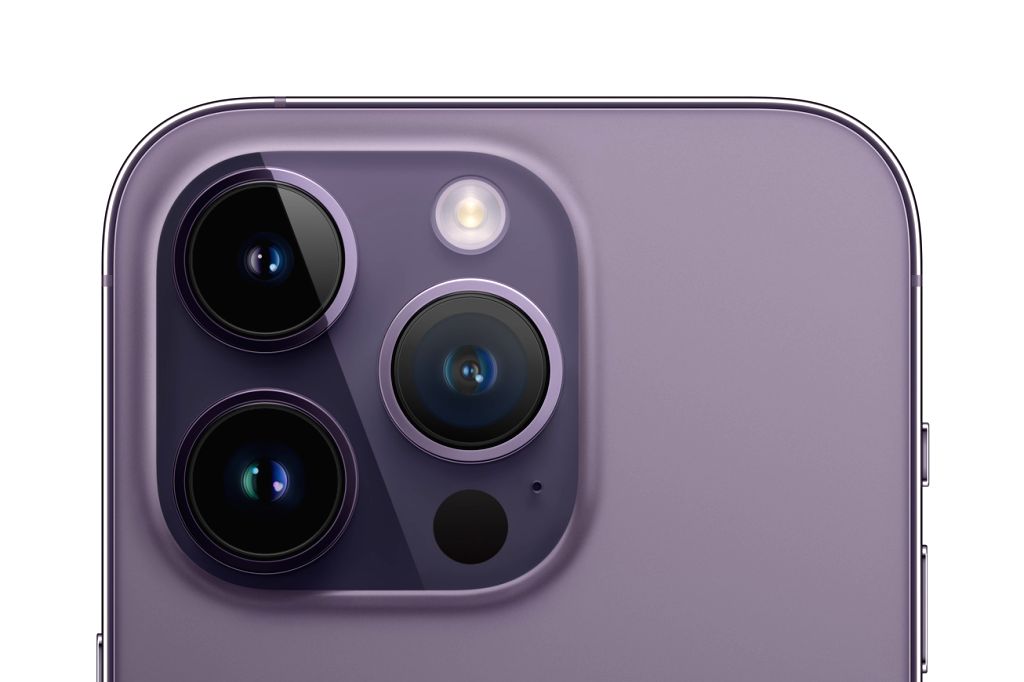 Free Photo : iPhone 14 Pro Max with solid internals is here to make you ...