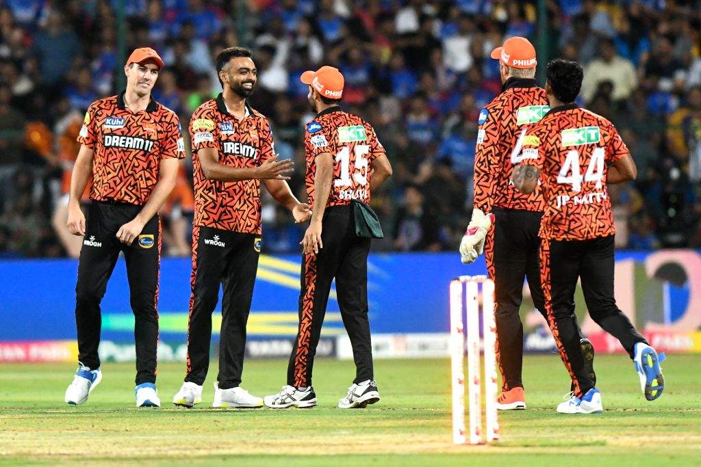 IPL match between Royal Challengers Bengaluru and Sunrisers Hyderabad ...
