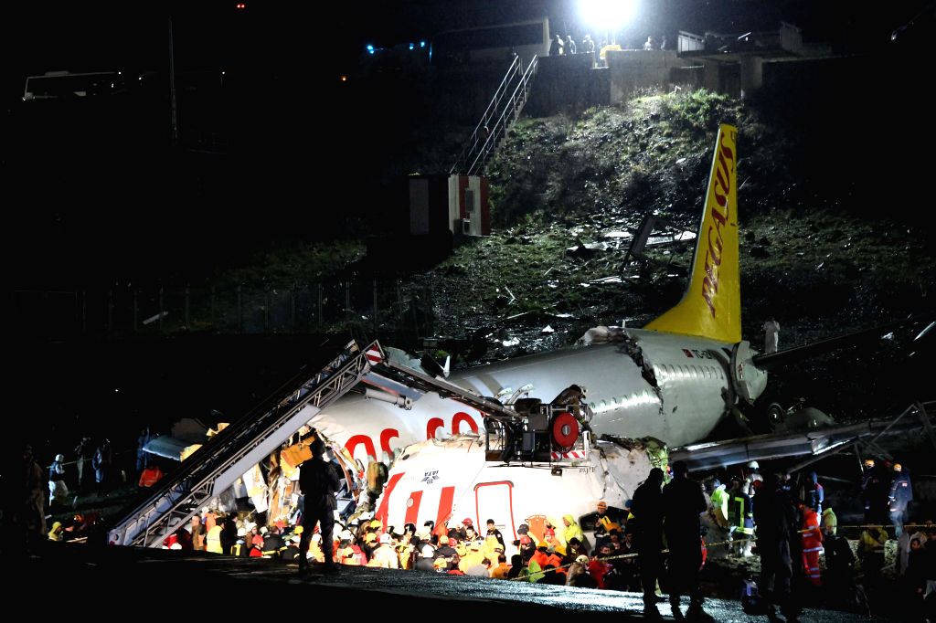 3 die as Turkish plane overruns runway, breaks to pieces