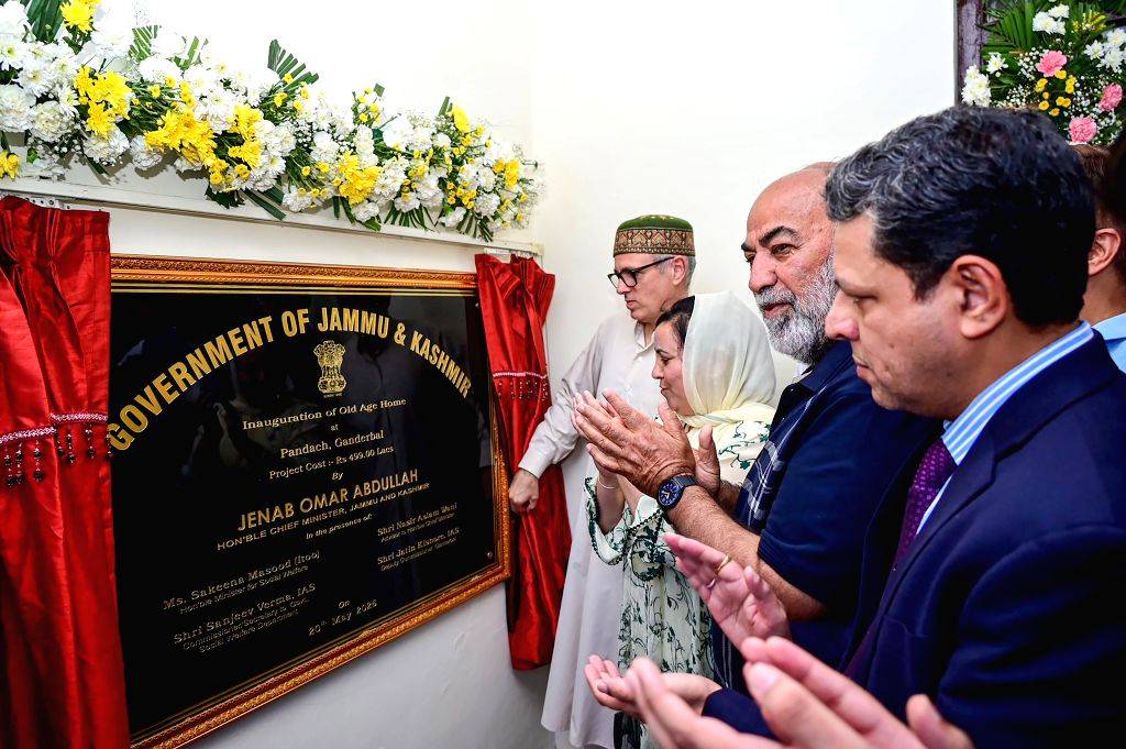 J&K CM Inaugurates Old Age Home