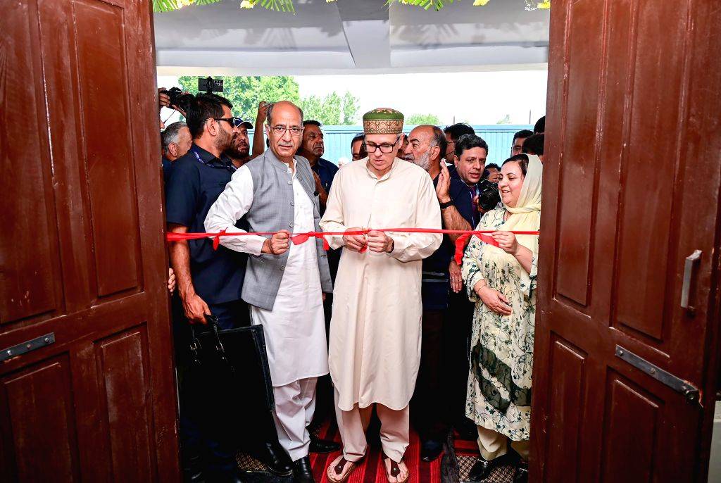 J&K CM Inaugurates Old Age Home