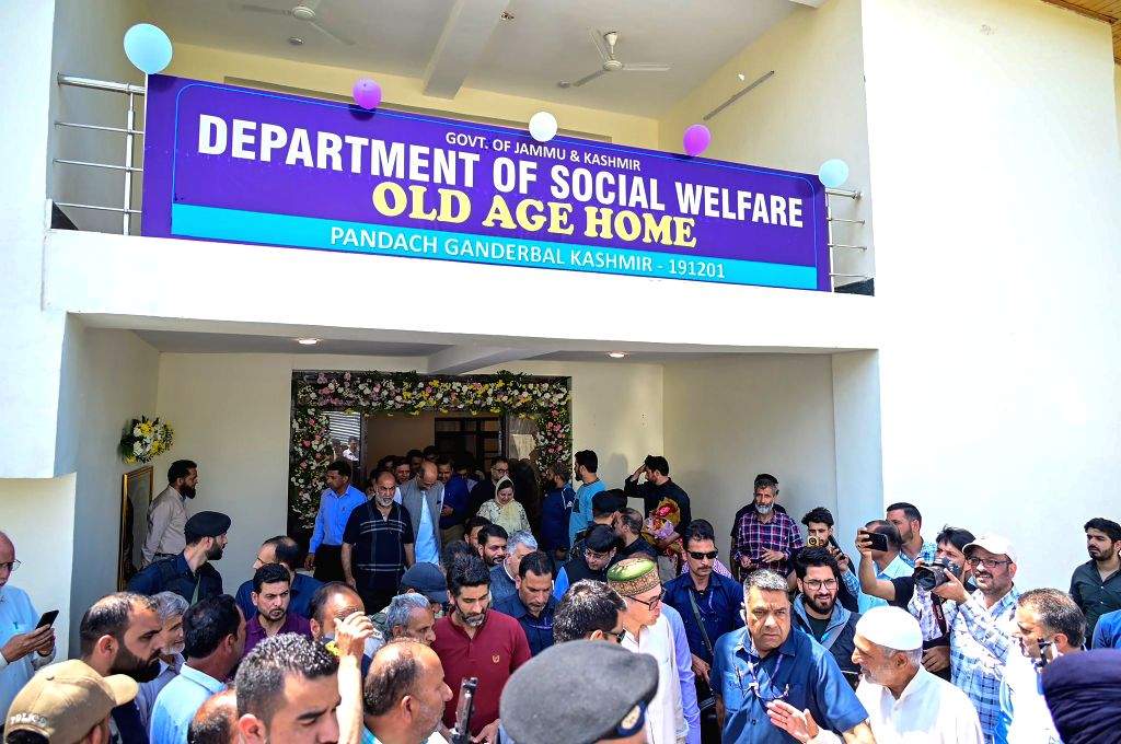 J&K CM Inaugurates Old Age Home