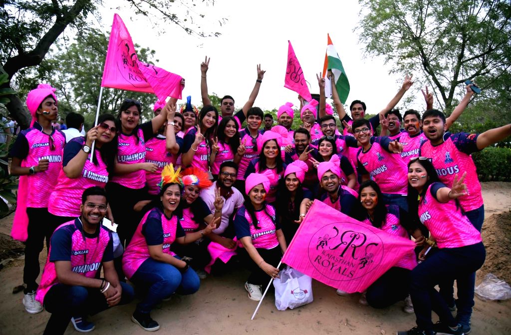 Jaipur : Rajasthan Royals cricket fans outside the Sawai Mansingh Stadium
