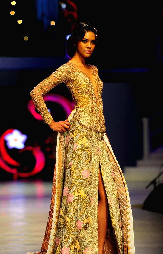 25th year of Anne Avantie Creation with the theme "Merenda Kasih