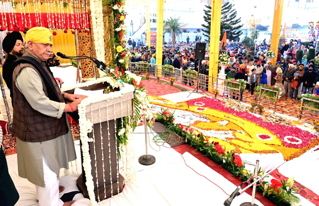 Jammu : Lt Governor Manoj Sinha during 'Shabad Kirtan' organised by All ...