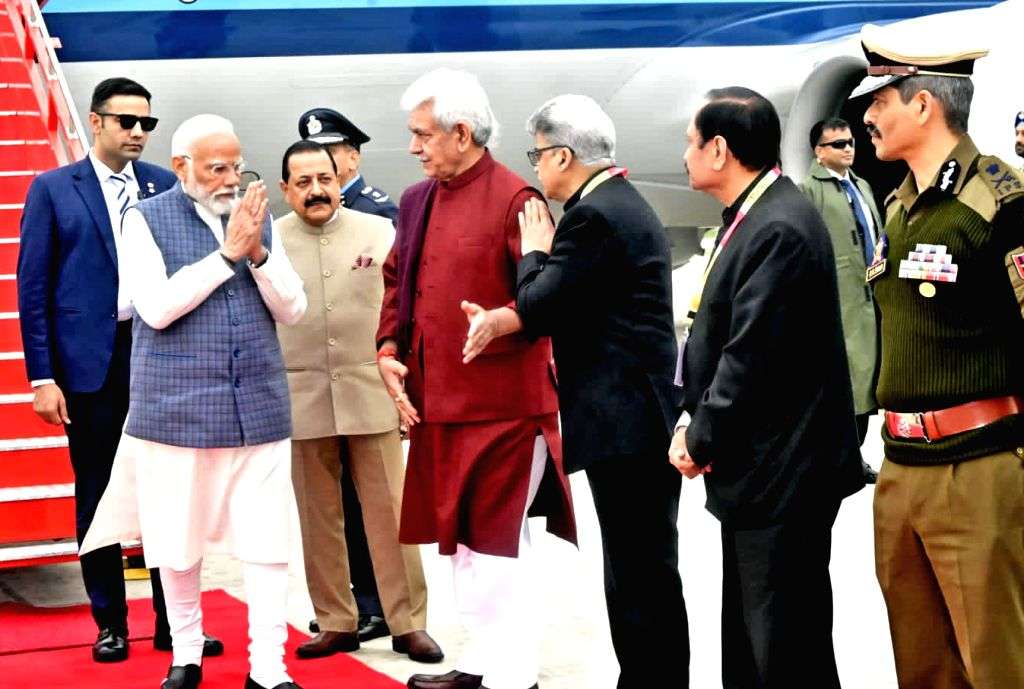 Jammu : Prime Minister Narendra Modi being welcomed by Lieutenant ...