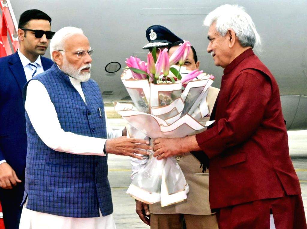 Jammu : Prime Minister Narendra Modi being welcomed by Lieutenant ...
