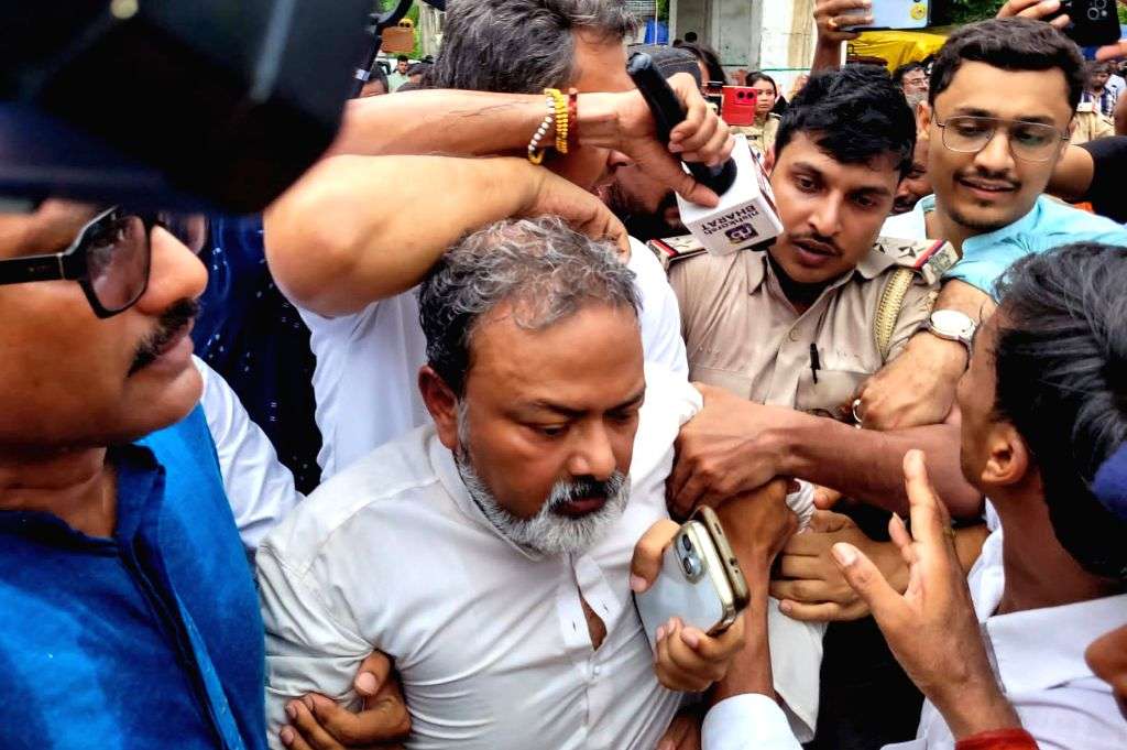 Jan Suraj Leader Detained During Protest in Patna