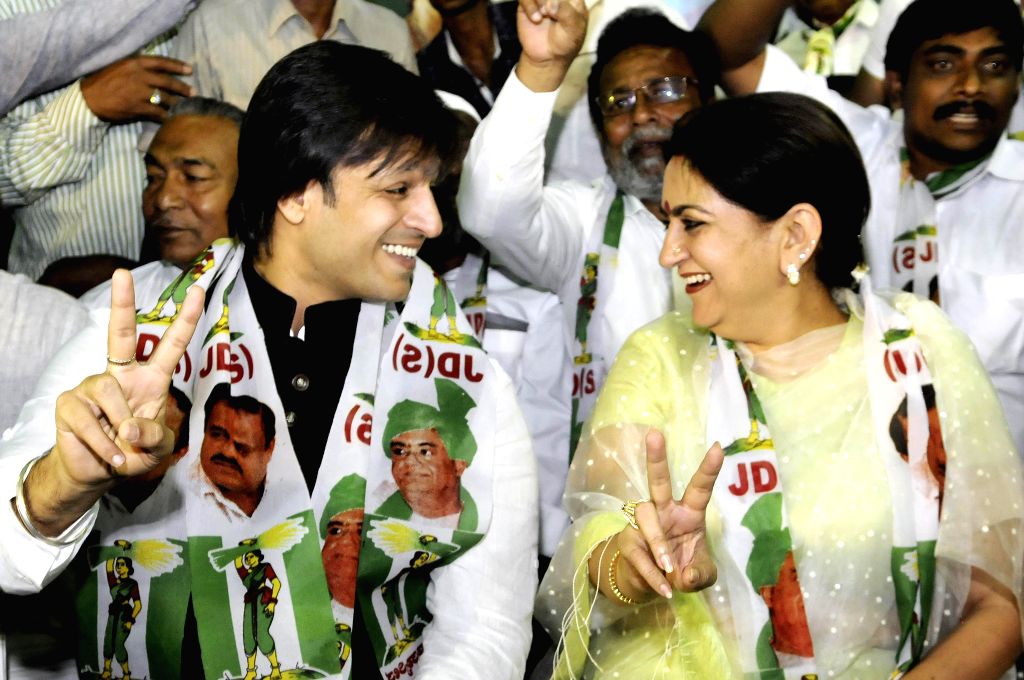 Nandini Alva and Vivek Oberoi at JD(S) meeting