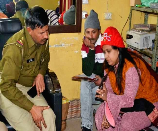 Free Photo: Javed Habib apologized: Beautician Pooja filed a case under ...