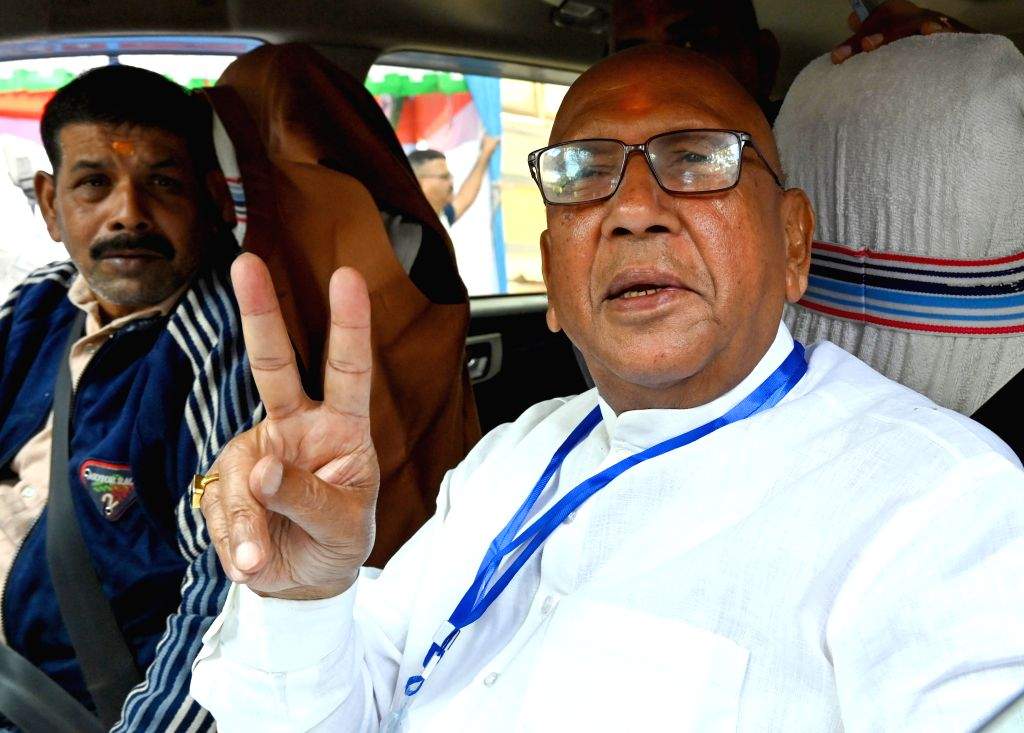 JD(U) candidate Saryu Rai flashes a victory sign after winning the ...