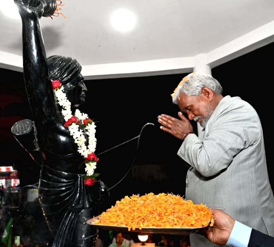 Jharkhand Chief Minister Champai Soren pays tribute to the statue of ...