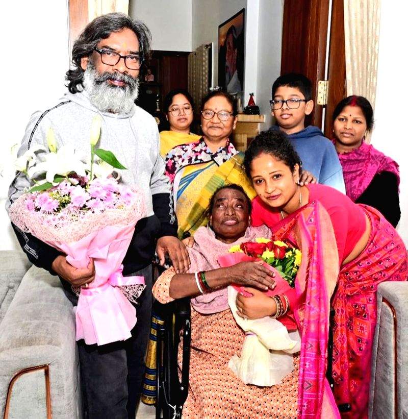 Jharkhand Chief Minister Hemant Soren and his wife Kalpana Soren ...