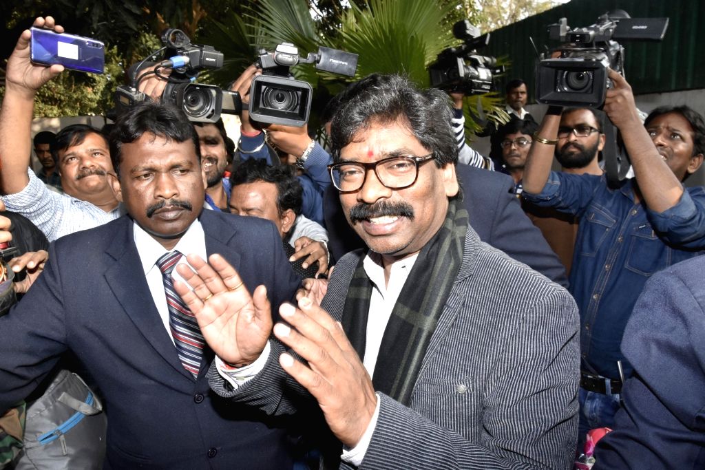 Hemant Soren arrives to chair JMM's executive party meeting