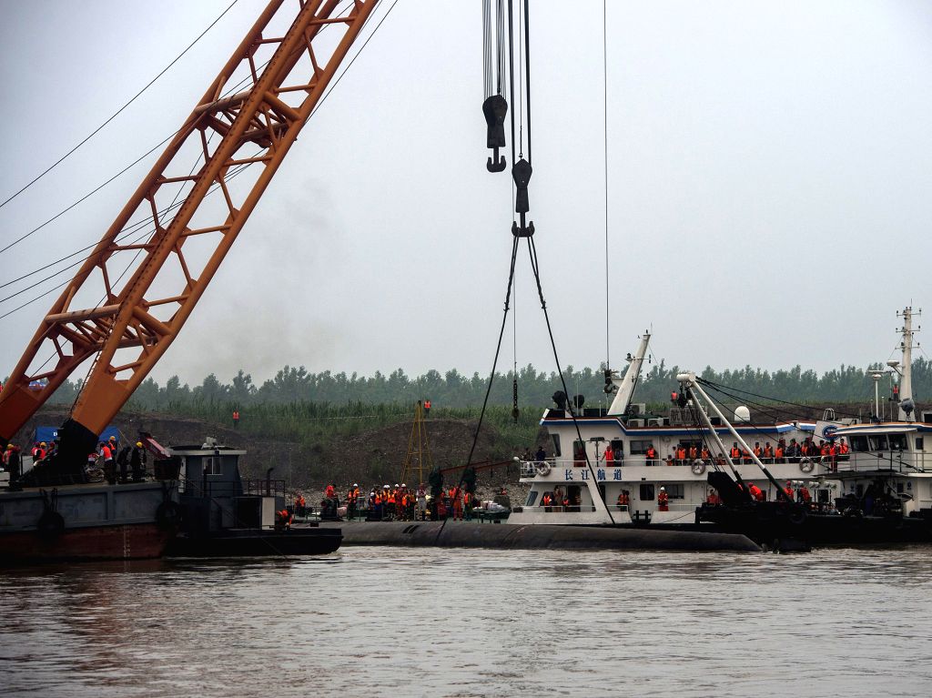 CHINA-HUBEI-CAPSIZED SHIP-RESCUE