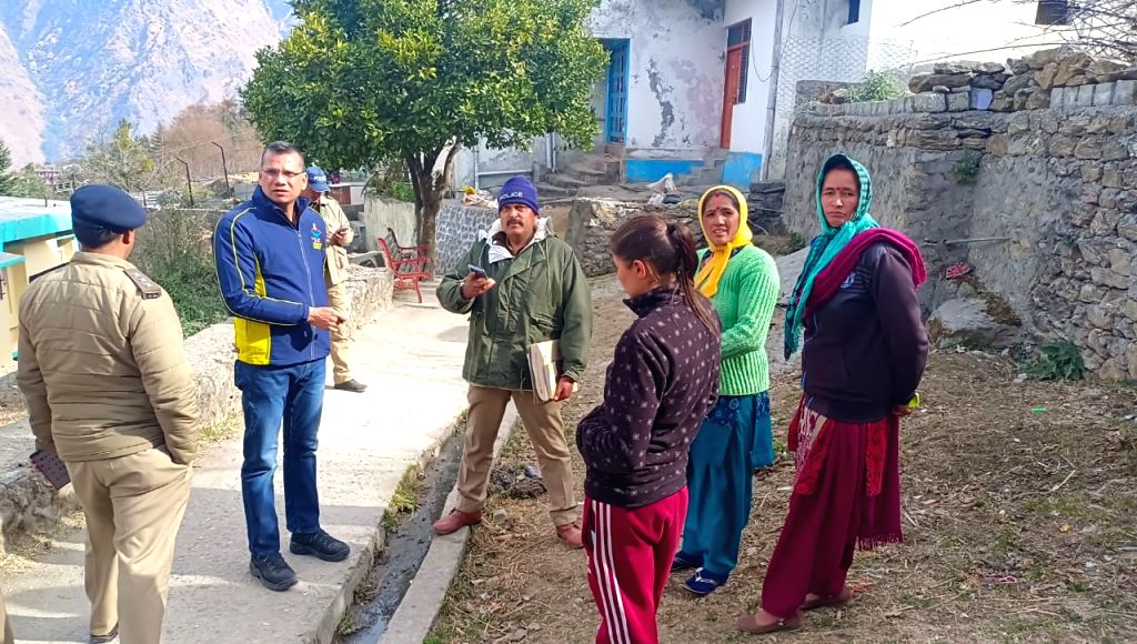 Free photo : Joshimath landslide: SDRF under the leadership of ...