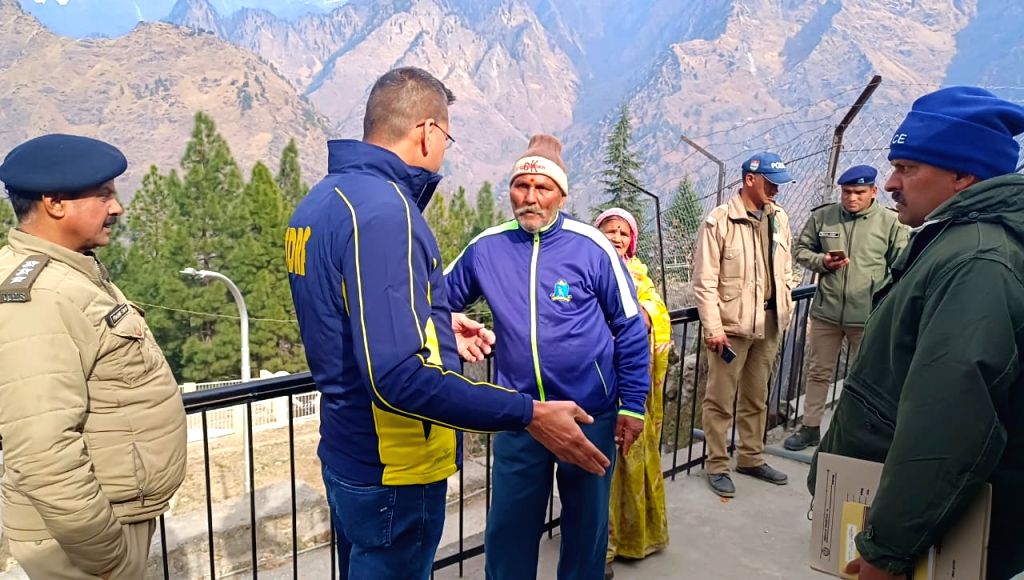 Free photo : Joshimath landslide: SDRF under the leadership of ...