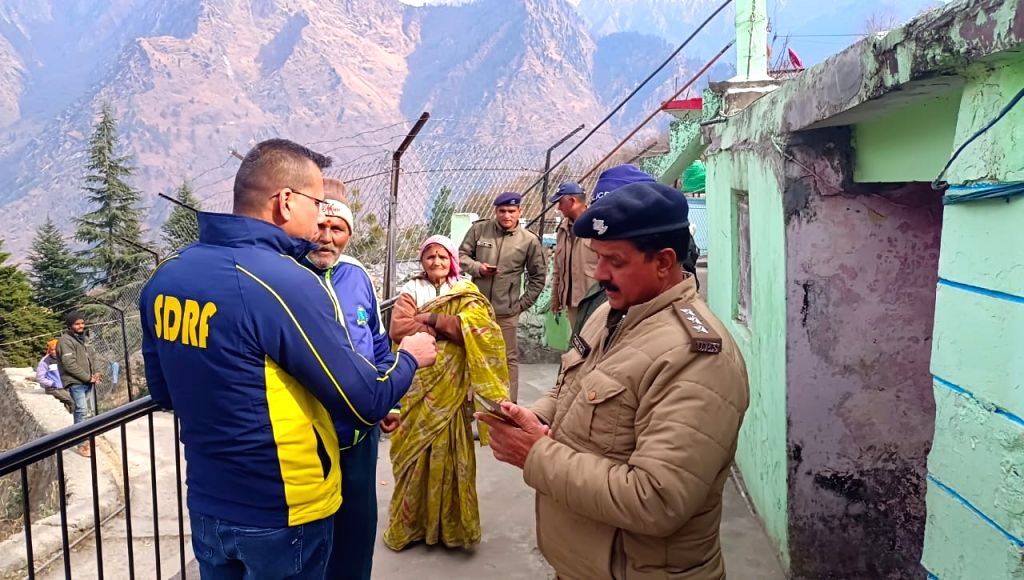 Free photo : Joshimath landslide: SDRF under the leadership of ...
