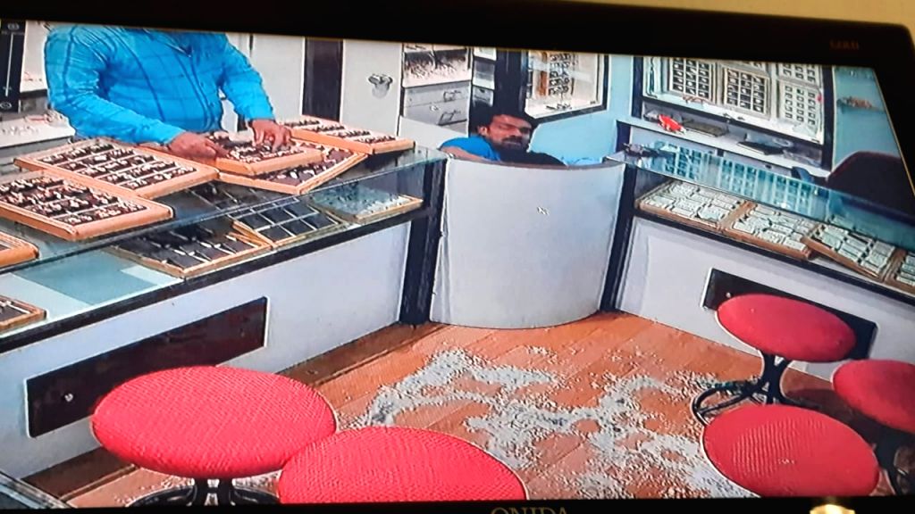 K'taka Police cracks jewellery store shootout & dacoity case, 6 arrested