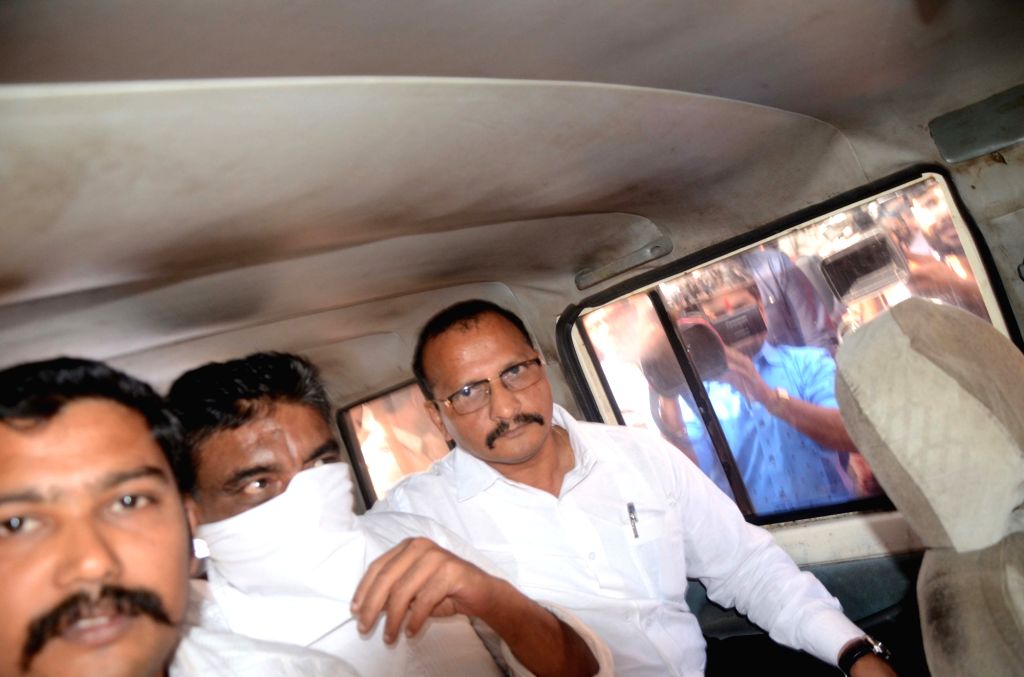 Mumbai pubs blaze - Kamala Mills owner taken to be produced in court