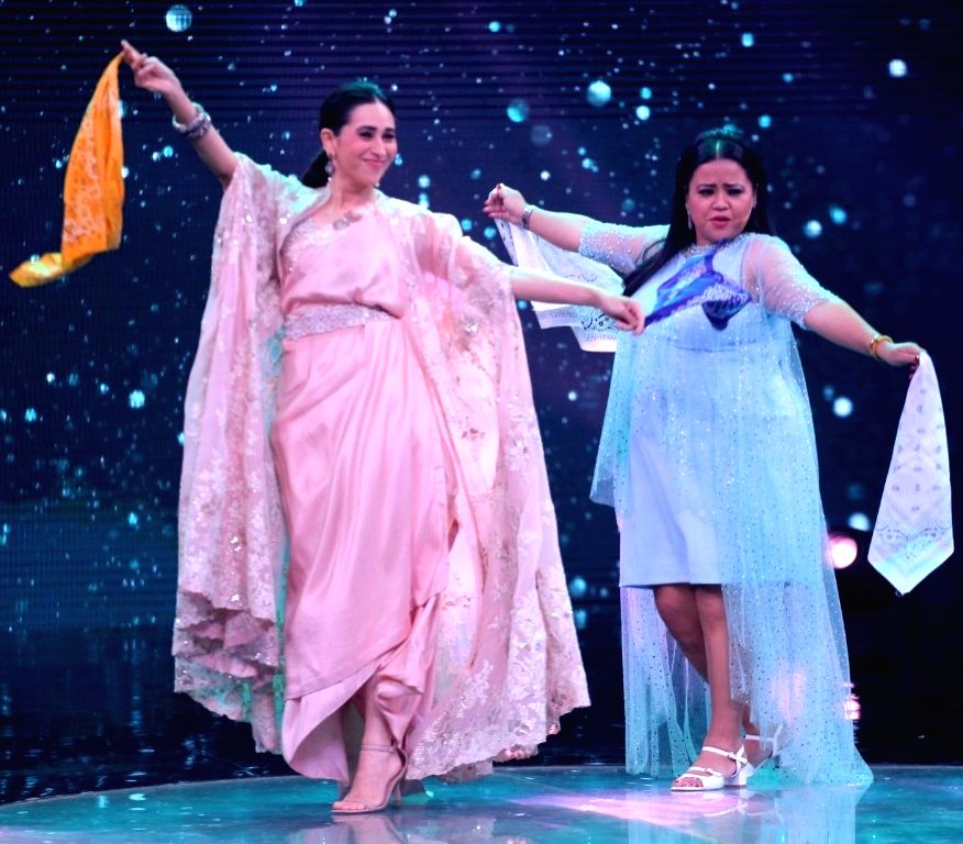 Karisma recreates iconic 'Kajra Mohabbat Wala' song with Bharti Singh