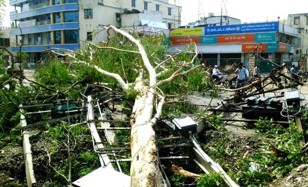 32 killed, 100 injured in Bihar storm