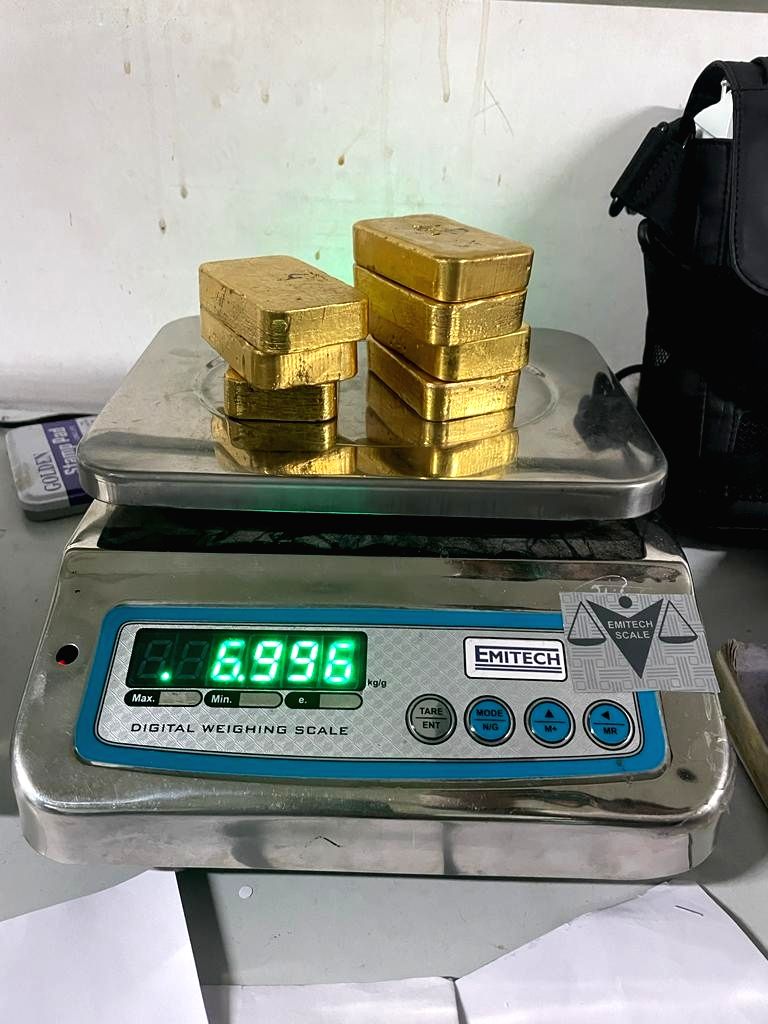 Free photo : Kenyan passenger hiding 7kg gold in 4 months old's oxygen ...