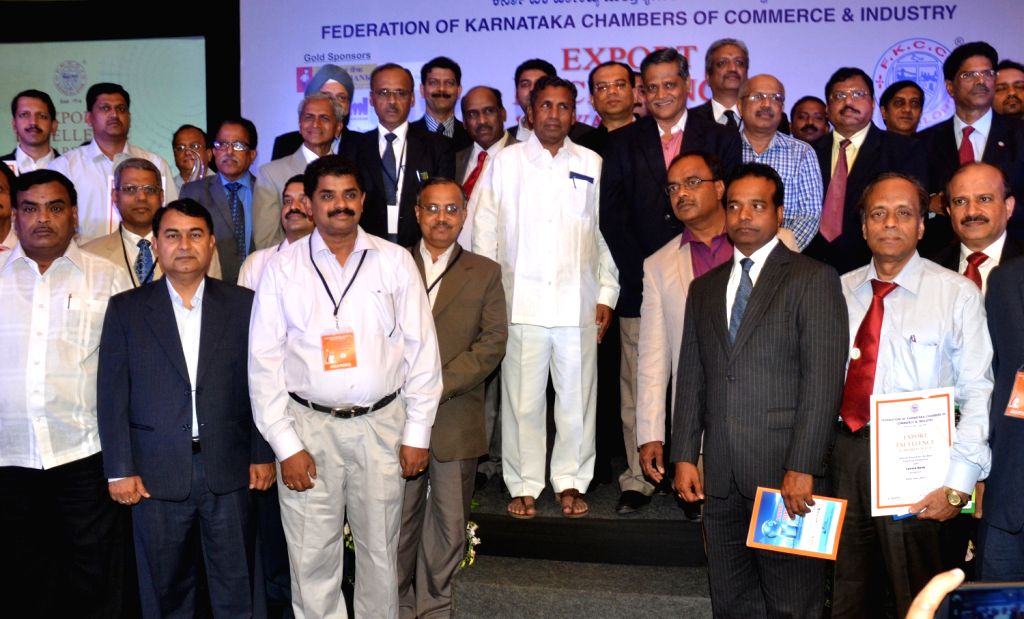 KH Muniyappa, Union Minister with K Shiva Shanmugam pose with the ...