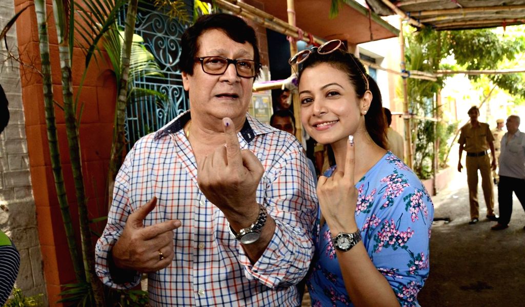 Bengali star Koel Mallick, father Ranjit Mallick test Covid-19 positive