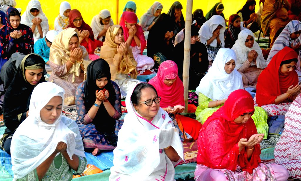 Kolkata : Muslims offer 'namaz' on the occasion of Eid al-Adha