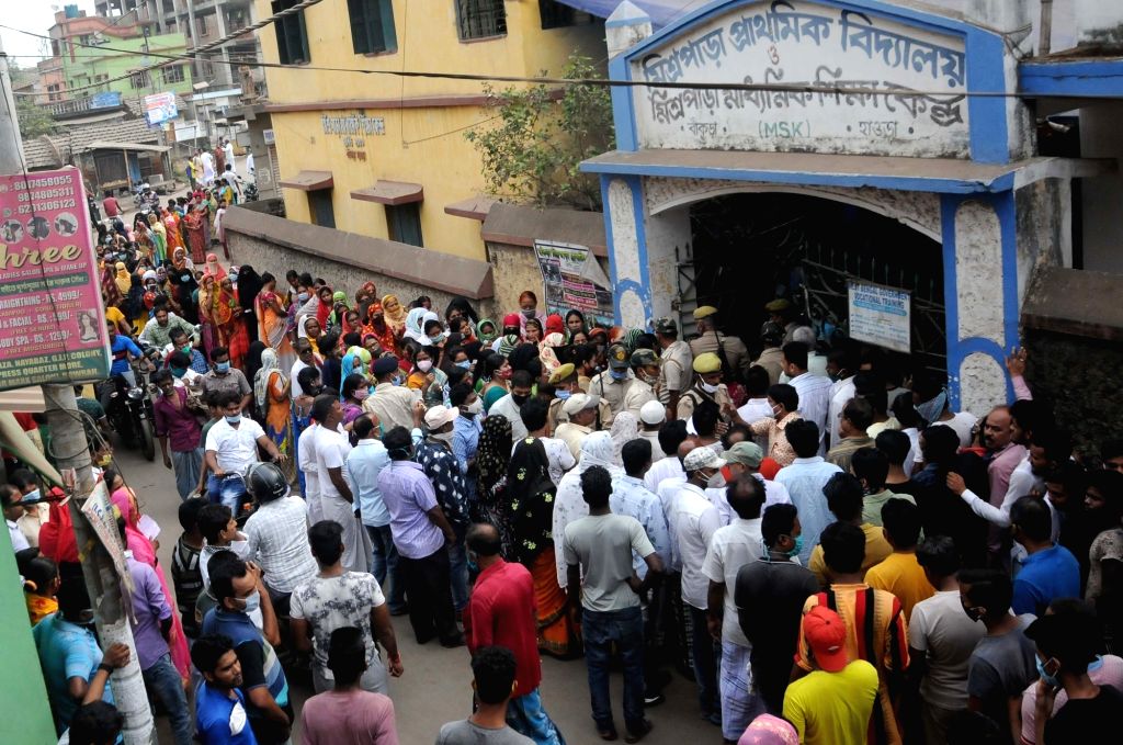 Kolkata : Voters outside a polling station to cast their vote during ...