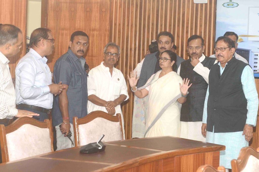 :Kolkata:Mamata Banerjee with Speaker Biman Bandyopadhyay.