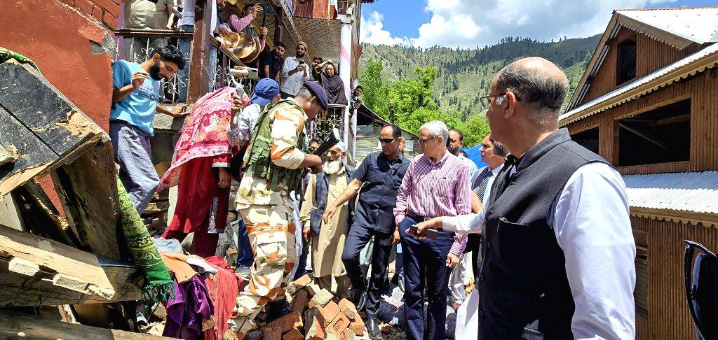 J&K CM Visits Shelling-Hit area in Tangdhar