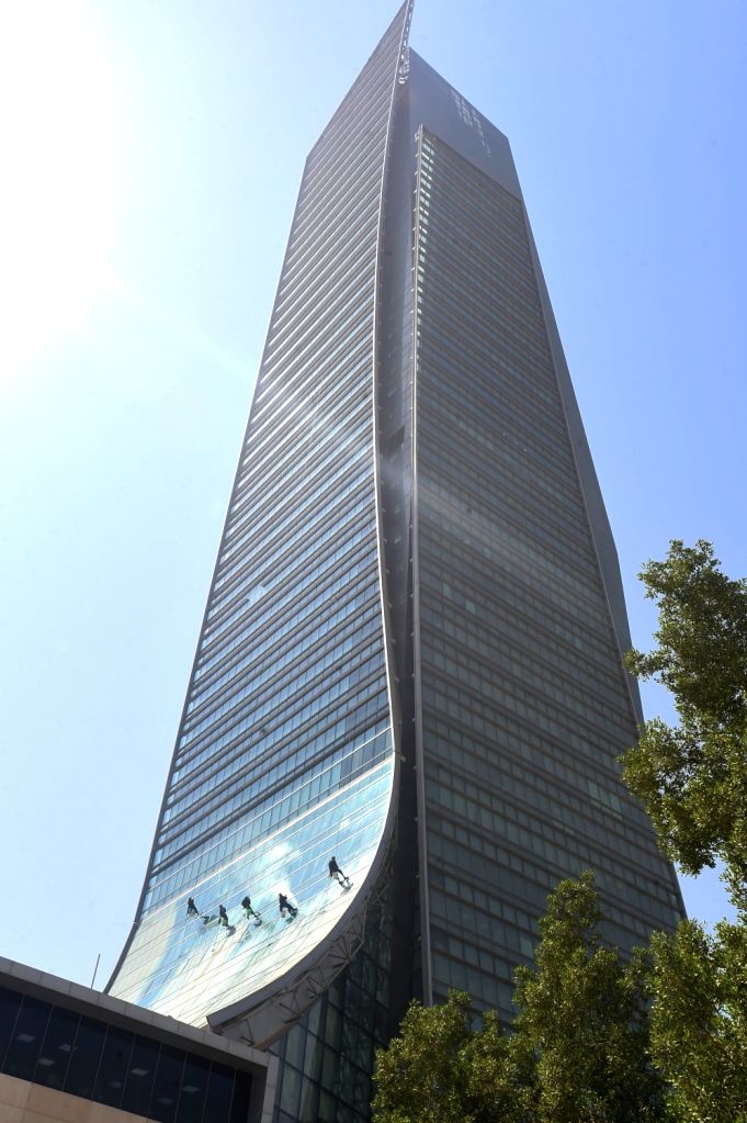 KUWAIT-KUWAIT CITY-WINDOW CLEANERS