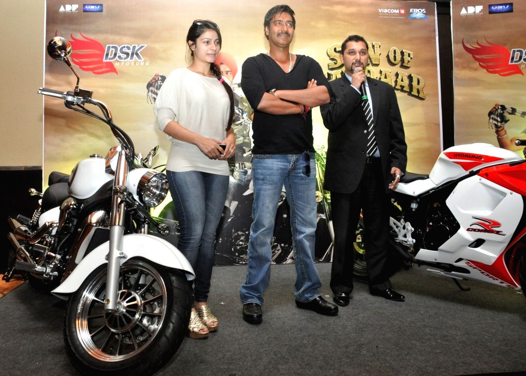 Ajay Devgan at announces the winner of "Picture Dekho Bike jeeto" contest