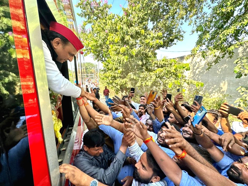 Lakhimpur Kheri: Samajwadi Party chief Akhilesh Yadav during 'Lok ...