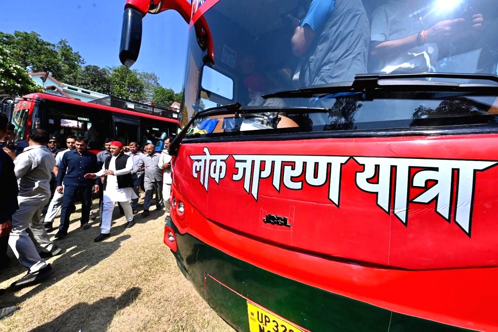 Lakhimpur Kheri: Samajwadi Party chief Akhilesh Yadav during 'Lok ...