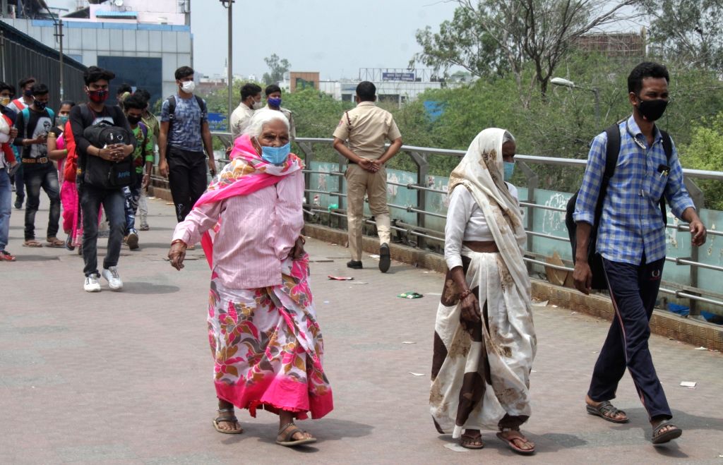 : Large numbers of migrants at Kaushambi bus stand to board buses for ...