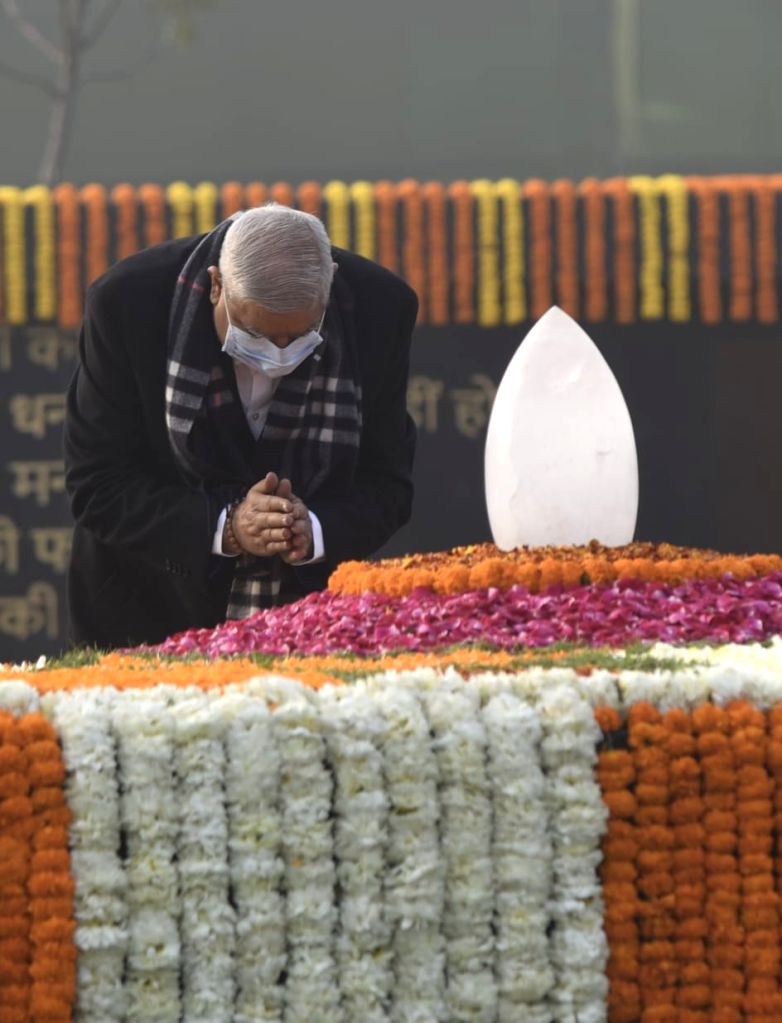 Leaders pay floral tributes to Vajpayee on his birth anniversary