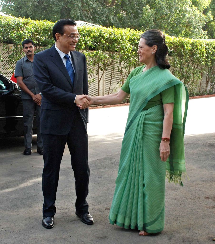 Li Keqiang with Sonia Gandhi at 10 Janpath
