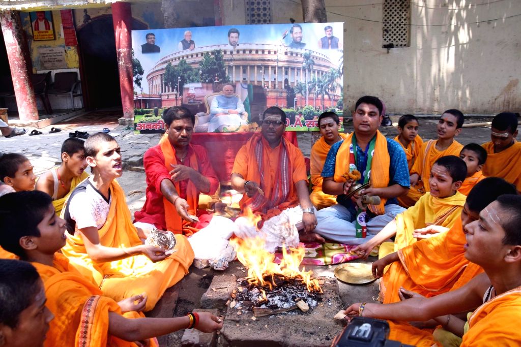 2019 Lok Sabha elections - LJP workers perform 'havan' for NDA's win