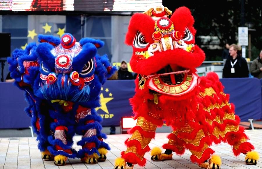 London : Artists perform Chinese lion dance in the annual New Year's ...