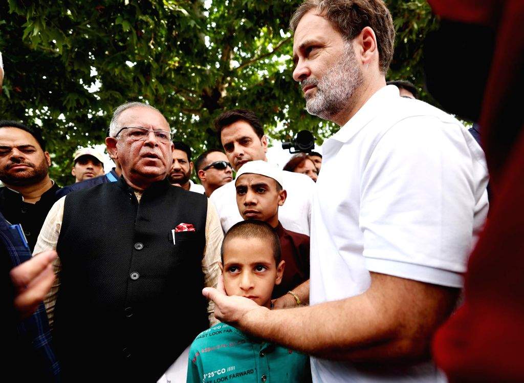 LoP Rahul Gandhi visits Jamia Zia-ul-Uloom