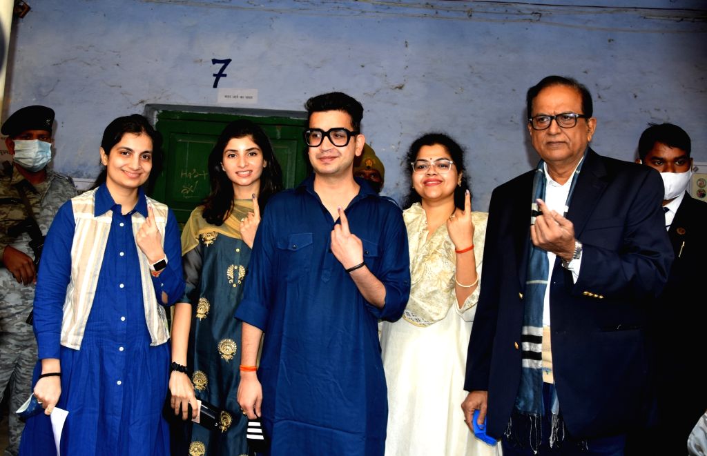 :Lucknow :BSP leader Satish Chandra Misra casts his vote at Montessori ...