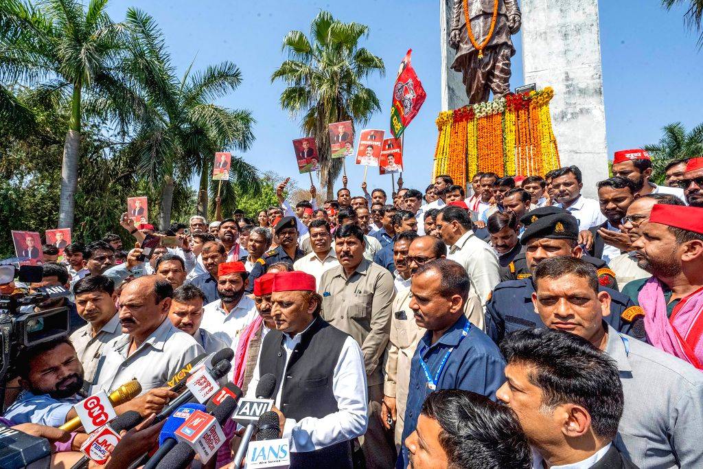 Samajwadi Party chief and MP Akhilesh Yadav Pays Tribute to Dr Ram ...