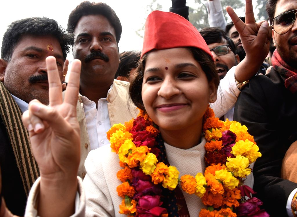 : Lucknow :Samajwadi Party youngest candidate Pooja Shukla flashes ...