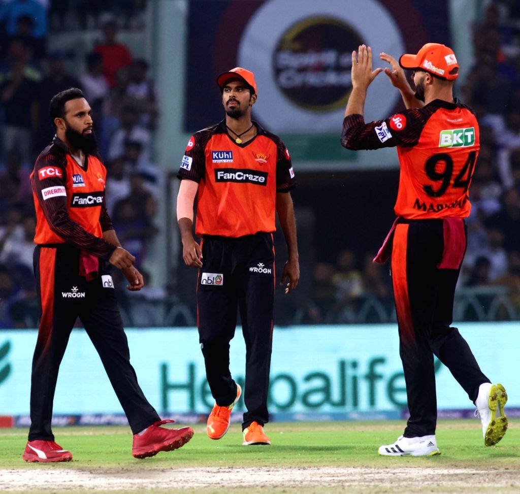 Lucknow : SRH bowler Adil Rashid with team captain Aiden Markram ...