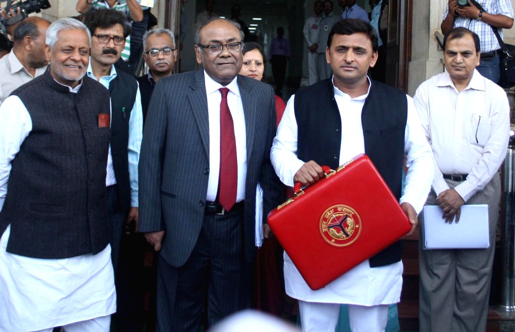 UP CM presents budget for 2015-16