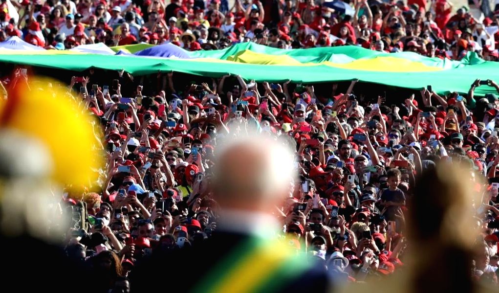 Luiz Inacio Lula da Silva (C) attends the inauguration ceremony in Brasilia