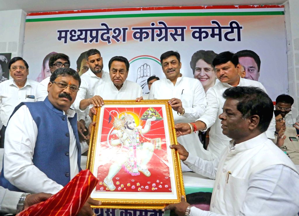 : Bhopal: Madhya Pradesh State President Kamal Nath being felicitated ...